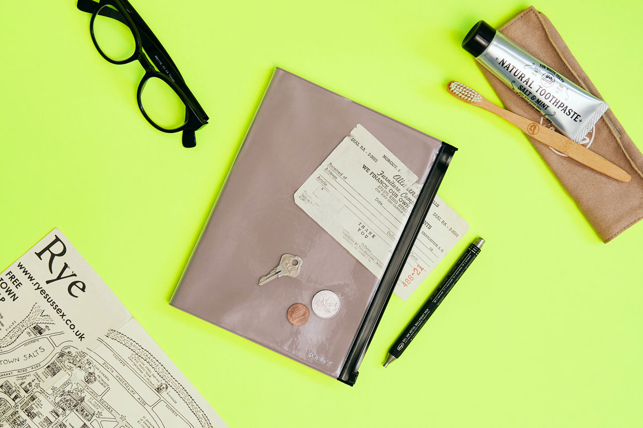 なめらかで上質な書き心地をいつもそばに。EDiT “薄くて軽い”手帳用紙を使った方眼ノート｜マークス公式オンラインストア