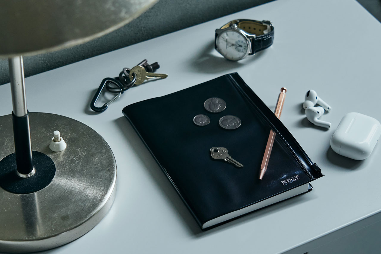 なめらかで上質な書き心地をいつもそばに。EDiT “薄くて軽い”手帳用紙を使った方眼ノート｜マークス公式オンラインストア